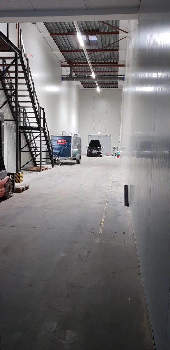 Welke breedte garage is nodig voor detail van een middenklasse auto ...